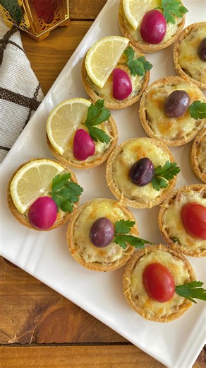 ‎Chiraz | شيراز‎ on Instagram‎: "خليك من دورة المملحات وتابعيني باش يلحقوك وصفات أكثر 🥰🤌🏼 ✨ العجينة: 250 غ فرينة 125 غ مارغرين @dima_margarine اعشاب منسمة، فلفل اسود وثوم بودرة ملعقة صغيرة ملح ملعقة صغيرة سكر حبة بيض و2ملاعق كبار ماء ✨ البيشاميل: 2 كؤوس حليب (500ملل) ملعقة مارغرين ملعقة كبيرة ونصف فرينة حبة بيض 🥚 جبن طري ملح وفلفل اسود نضع كل المقادير في قدر ونحطوهم فوق النار مع استمرارية التحريك حتى نتحصل على بيشاميل سريعة التحضير وبزاف بنينة 😍 _______ #كيش #quicherecipe #quiche 🇩🇿🇩🇿🇩