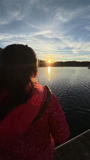 Real Family Adventures on Instagram: "We traded the noise of everyday life for towering pines, cool mountain air, and the calm waters of Bass Lake 🌲💙 Our family getaway to The Pines Resort was pure magic—from slow mornings sipping coffee by the lake, to afternoons filled with lakeside laughs and soaking in the natural beauty all around us. Cozy cabins, crackling fires, golden sunsets reflecting off the water, and peaceful, star-filled nights made this trip feel like something straight out of a