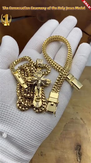 🌟 Jesus Cross Pendant 🌟 It is not just a necklace, but also a subtle sign of your faith. Let this peace and grace always be close to your heart. 🔹 A simple and sacred design, suitable for any style and for everyday use. 🔹 This is not only a gift for yourself, but also an ideal choice to bless your loved ones, family, and fellow believers. Let this symbol accompany you every day and remind you that love, hope, and salvation are always present. 👉 Click the “Buy” button and let your faith acco