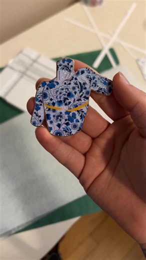 I’m incredibly happy with how the backing card came out! I think it’s my first time actually loving a backing card design. 💖 I’m working on a Kintsugi series! Thank you for supporting this very meaningful project. 💖 The pins are on my site at a discount! I will remake them in the future to fit my vision better, but it will be a few months till I get the capital needed to order them. #kintsugi #kintsugiart #enamelpin | Pocket Bean