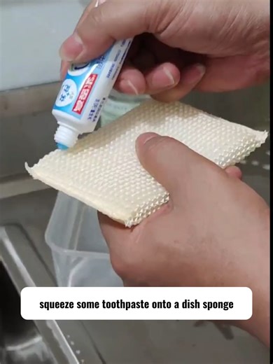 Home laundry care tips: shoe cleaning tricks #EasyStainRemoval #WhiteSneakerCleaning #HowToCleanShoes #ShoeCleaningHacks #ShoeBrushing