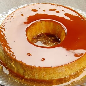 ¿Alguien dijo crema volteada? 😉 Receta completa: 🍮https://larepublica.pe/buenazo/2019/11/25/como-hacer-la-crema-volteada-de-leche/ | Buenazo