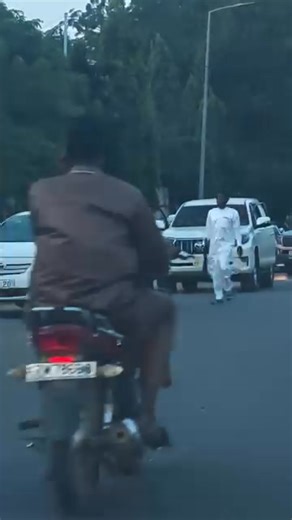 #Video🤔🤔🤔😲😲😲🤔🤔🤔🤔 Simple cérémonie de mariage avec des tirs d’@rmes. Pendant ce temps, certains ont peur de se promener avec un simple pist0let pour leur sécurité, de peur d’être arrêtés par les agents de renseignement | Tchad halou