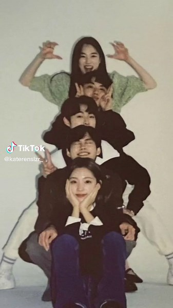 Group Pose Ideas to Try with Your Squad