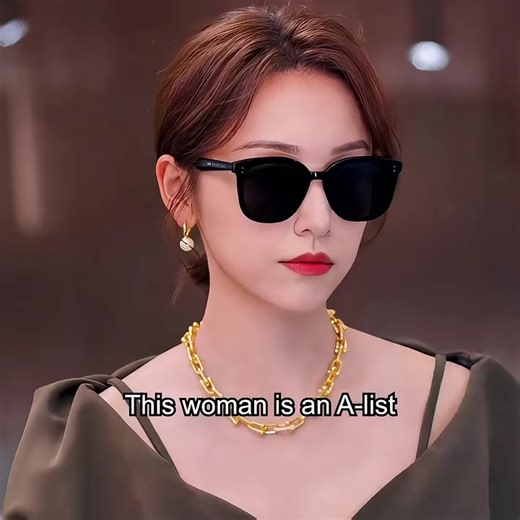 Celebritie g Falling in love with a random security guard