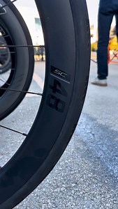 @matmohoric sta testando un set up di ruote differente, scopriamo perché👀 @vision_tech_usa @teambahrainvictorious #quibicisport #visiontechusa #matejmohoric | Bicisport