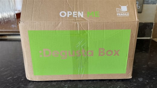 Unboxing healthy treats and new beverages from Degustabox