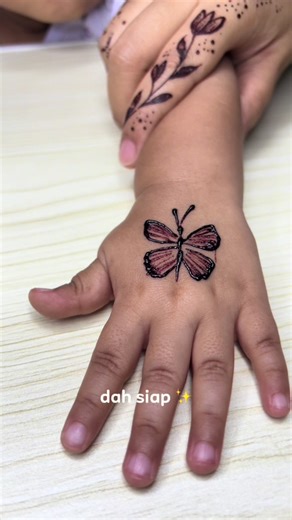 Part 19 | Tutorial Henna simple butterfly for baby 😍 Untuk kids biasanya aunty buat design random je. Jwanji cepat siap 😆🫶🏻 Macam mana okay tak? Korang nak book slot henna family boleh dm sis tau ! #henna #tutorial #fyp #foryoupage #foryou