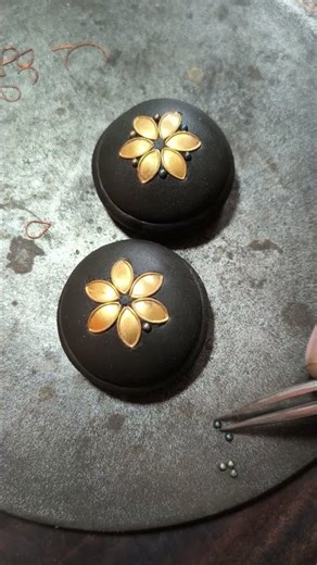 দেখুন কিভাবে স্বর্ণের পাশা সাজানো হয়... #gold #foryou #gold #welding #goldaccessories #foryou