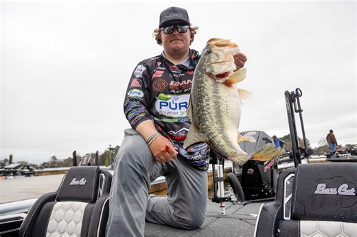 GALLERY: Weighing giant bass from Santee Cooper at Tackle Warehouse Pro Circuit Stop 2 - Major League Fishing