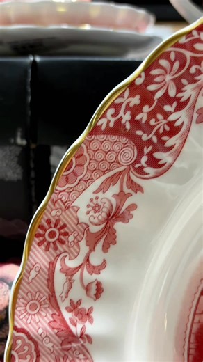 ✨ Collection Spode 1770 Italian – Timeless Elegance 🇬🇧 ที่สุดของความหรูหรา งาน Fine Bone China ขอบทอง 22K ของแท้ 100% นำเข้าโดย ตัวแทนจำหน่ายอย่างเป็นทางการ 🛍️ เช็คราคาและแบบครบทุกใบ ทักแชท หรือ แอดไลน์ขอดู “อัลบั้มราคา” ได้เลยครับ 💎 สต็อกไทย พร้อมส่งทันที 🏛️ นัดชมสินค้าจริงแบบ Private Viewing ได้ 👉 LINE: @spode.th | Import Pottery Thailand