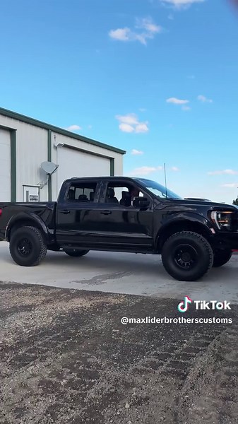 Badass exhaust ☑️ Carbon Fibre accents ☑️ Whipple Supercharger ☑️ Congratulations to our customer Josh; you now officially drive the coolest Ford truck in all of Bloomington 🔥 Want a supercharger tune on YOUR Ford vehicle? Call our team at (309)605-0753 to experience MAXLIDER BROS. Your truck will thank you 🙌🏼 #supercharged #fordraptor #ford #trucktok #trucks