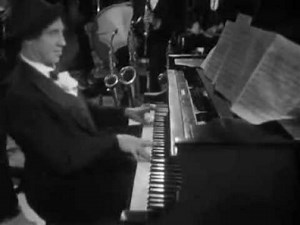 On the Beach at Bali Bali - Chico Marx - A Day at the Races (1937)