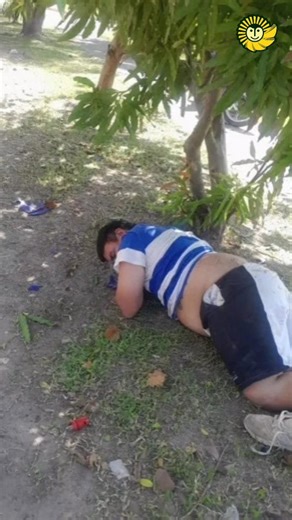 Diario NORTE on Instagram: "🔴 LLEVÓ A UN TRAPITO EN SU MOTO, SE LA ROBÓ Y TERMINÓ CHOCÁNDOLA 🛵 Cerca de las 10, un conductor sufrió el robo de su motocicleta luego de dejarla por unos segundos con la llave colocada mientras compraba en un quiosco. 👉 Según relató el denunciante, se dirigía a su trabajo cuando un trapito, al que conocía solo de vista por cruzarlo habitualmente en la calle, le pidió si podía acercarlo hasta avenida San Martín y Castelli. Si bien en un primer momento se negó por 