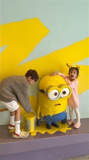 RESTAURANT DE LOS MINIOS 😱😳 @UniversalOrlando #universalorlando #hosted #mividadiaria #vlog