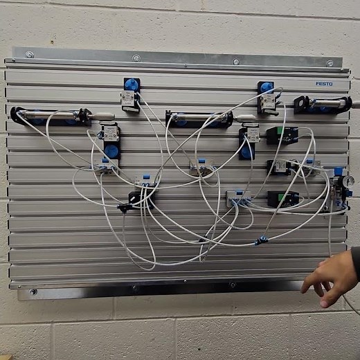 UB: Pneumatic Circuit: A+B+B-A- with latch.
