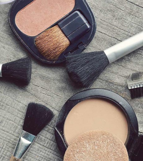 10 Best Compact Powders For Dry Skin, As Per A Cosmetologist