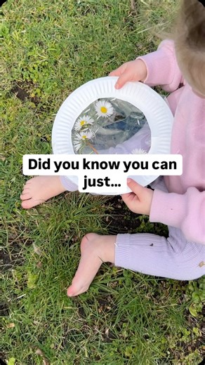 Small Steps Toddlers - Minimal Effort, Minimum Mess Activities on Instagram: "🌼 Cut out the inside of a paper plate, or cut a ring using cardboard. 🌼 Add sticky tape so one side has the sticky side facing out. 🌼 Go outside with your little one and have them stick flowers, leaves, grass or whatever they can find to the plate. Minimal mess, minimal effort and using everything you already have at home. Comment “100” to unlock more ideas just like this one ❤️"