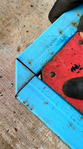 147K views · 1.1K reactions | clever welder's trick in making different 90 degree angles on square tubes | Welderman | Facebook