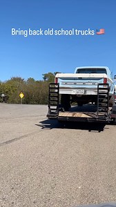 76 Highboy F250 & 75 Highboy F250 😮‍💨 Whether you’re a Ford, Chevy or Dodge guy…I think we’d all agree #classictrucks #restomod #oldschool #vintage4x4 #fordtrucks #chevytrucks #dodgetrucks #f100 #f250 #dentside #highboy #oldford #worktruck #projecttruck #vintagetrucks #1975 #1976 #classicford #roadrunnerclassics | Roadrunner Classics