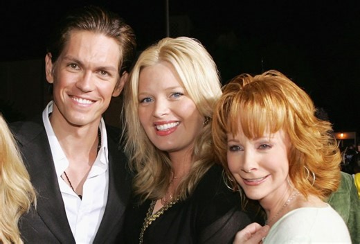 Happy's Place Enlists Steve Howey For Reba Reunion (Exclusive) - TVLine