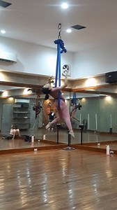 Here's a video of our beginner student in aerial hammock class. Fly and dance with us with us every saturday. Schedule: Saturdays 6-7:30pm Aerial Silk & Hammock 7:30-9pm Aerial Hoop * Open for beginners and advanced students. 📍The Box PG 12 K-E Street Kamuning Road, Kamuning Quezon City Aerial Class Promo Rates: 1 Class 600 4 Sessions - 1,700 6 Sessions - 2,500 8 Sessions - 3,300 To Reg6ister Click here / Link in bio: https://forms.gle/xiRRGZKUN4Ms5GWw9 For questions and details message us on F