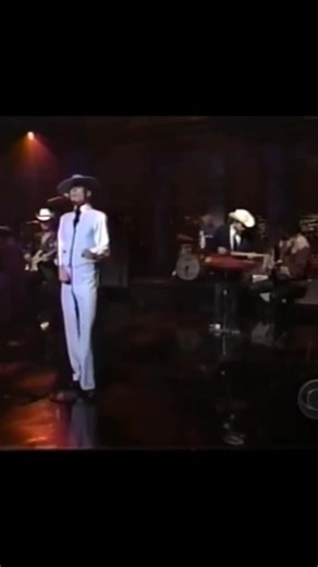 Scott in the 2000s Was Phenomenal Stone Temple Pilots – “Sour Girl” (Live on The Late Show with David Letterman, 2000) “Sour Girl” was released on April 16, 2000 as the second single from STP’s fourth studio album No. 4 (1999). Written by Scott Weiland and Dean DeLeo, it became one of the band’s most successful singles and remains their only song to chart on the Billboard Hot 100. Unlike STP’s heavier early work, “Sour Girl” blended alternative rock with melodic, psychedelic textures — a sound t