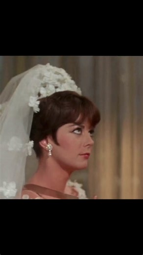 Natalie Wood in Penelope (1966)