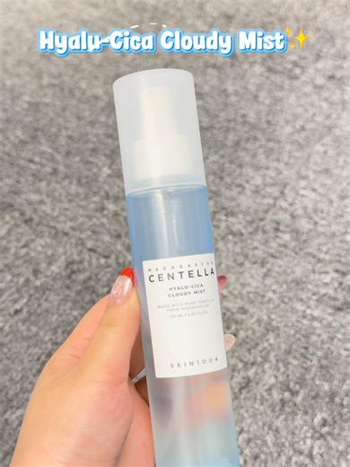 Instant Hydration with Cloudy Mist at Underwater