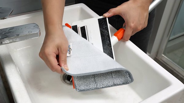 Qaestfy Baseboard Cleaner Tool with Handle, Wall Floor Mop with Extendable Long Handle Duster for Cleaning Window, Floor, Skirting Board, Ceiling, Shower, Tub Tile, Kitchen with 6 Reusable Pads