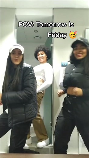 Weekend is that you? 😭 #friday #jadeadams #bulasekele #cpt #tiktoksouthafrica🇿🇦 #weekend #softlife #savibes #salarysalary #bloopers #capetownsmostwanted