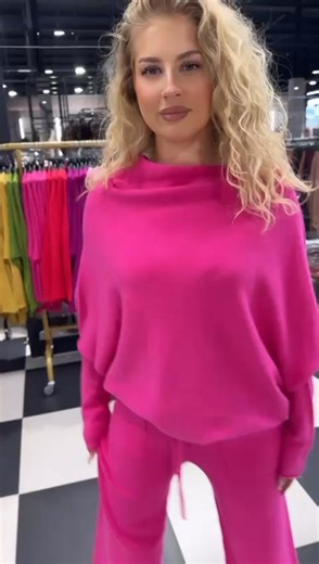26K views · 341 reactions | 勺勺勺NASZ BESTSELLEROWY MODEL Z NAJNOWSZEJ KOLEKCJI JESIEŃ 2025勺勺勺NOWE KOLORKI 勺勺勺PRODUCENT WŁOCHY 勺勺勺EDYCJA LIMITOWANA 勺勺勺 BESTSELLEROWY sweterek UKOS I spodnie dzwony lub spódnica dostępne w kolorze fuksji amarant śliwka czekolada czarny wino burgund bakłażan koniak dynia musztarda avocado 勺勺勺 Rozmiar uniwersalny. Pasuje M L XL 2XL Serdecznie zapraszamy do składania zamówień 勺勺勺 | Isabelle | Facebook