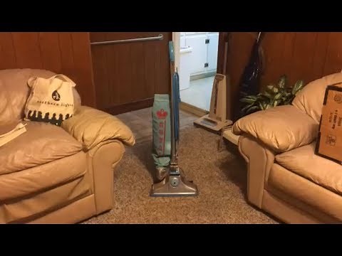 Royal 880 (mid 70s) Metal Upright Vacuum