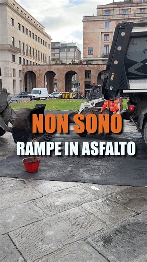 ASTer on Instagram: "Oggi siamo in Piazza della Vittoria con il nostro Fabio Cutugno, che ci racconta le soluzioni adottate per rendere accessibile a tutti l’area destinata al concerto di Capodanno. Un intervento temporaneo e a basso impatto, pensato per garantire fruibilità e sicurezza senza modificare in modo permanente lo spazio pubblico. Piccoli accorgimenti tecnici, attenzione ai dettagli e rispetto dei luoghi: così la manutenzione accompagna i grandi momenti della città, senza lasciare tra