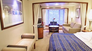 KONKURRANSEN ER AVSLUTTET! Den heldige vinneren ble Tove H. Karlsen🎉⛴😃 Lyst til å bo her? Vi feirer julaften med å gi bort et 2-døgns Cruise for to personer, inkludert en 5-stjerners Color Suite og frokost i Observation Lounge. Alt du trenger å gjøre er å skrive «God jul» i kommentarfeltet under. Vinneren trekkes 28. desember. Del gjerne🎄 | Color Line