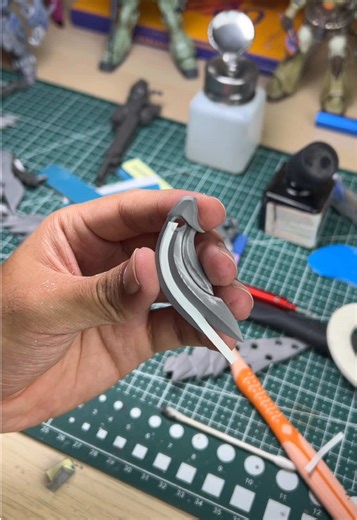 Curved panel line practice. Tools: DSPAIE 0.15mm scriber.