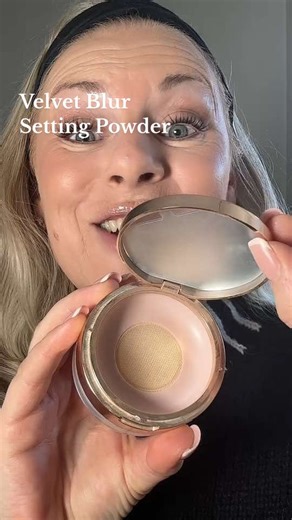 Iconic London Velvet Blur Setting Powder Review