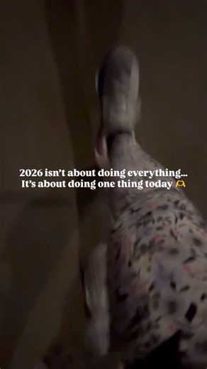 No pressure. No perfection. Just one step at a time 👣✨ This year I’m not chasing resolutions—I’m choosing commitment 💛 Commitment to feeling my best, one day at a time. Right now we’re in our Breakthrough: ✨ 3 months ✨ 3 peptides ✨ 3 life changes/swaps And guess what? I’m 2 for 2 days 🙌 And honestly… it’s fun giving myself a challenge 😌 A year ago, I’d already have talked myself out of my goals by now. Not this time 💪 No guilt. No overwhelm. Just showing up today for a better me tomorrow 🌱