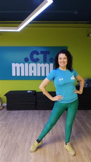 Janaina Betega on Instagram: "Pilates na @ctmiamioficial . Uma prática de exercícios completa focada em reorganizar o corpo e a mente, em que você vai aos poucos ganhando consciência, fortalecimento do corpo de forma equilibrada, sem excessos, porém com alguns desafios e com foco no que você precisa: se movimentar bem no dia a dia.☺️ Confira a grade no perfil da academia ou entre em contato pelo direct 📥📱📲 #ctmiami #academia #pilatessolo #treino #saopaulo"