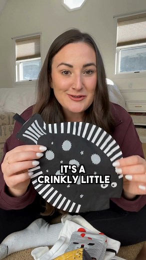 Smart parents choose Wee Gallery's 100% organic cotton shell Crinkle Fish - this crinkle toy is completely chemical-free and safe for teething babies. While mass-market brands use toxic dyes, conscious moms invest in certified organic cotton with food-safe inks. Why babies love the Crinkle Fish: → Satisfying crunch sound stimulates auditory development → High-contrast design engages visual focus from birth → Organic cotton shell safe for teething and mouthing → Perfect size for developing grasp 