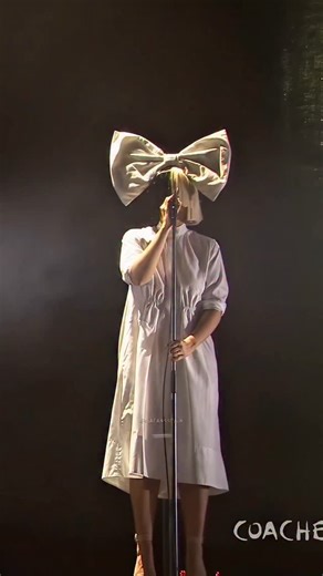 11K views · 5.1K reactions | | @siamusic brillando en el escenario de @coachella 2016, junto a la increíble @stephmincone , interpretando “Chandelier”  Una actuación icónica que transformó el festival en arte puro ✨ #Sia #Chandelier #Coachella2016 #StephanieMincone #Live #coachella #perform #performance | Sia Fans Spain Ofi | Facebook