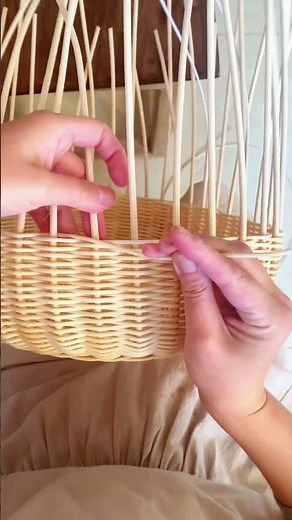 Handcrafted Beauty: Weaving an Elegant Wicker Basket Base