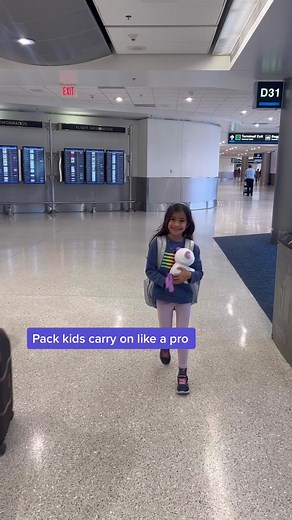 How to pack your kids carry on like a pro 😉 #momtips #momhack #travelingwithkids #kidsactivities #travelhacks #momlife