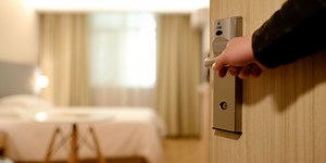 How To Stop Burglars From Opening Your Hotel Room Door