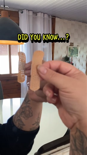 😮 How to identify a two-way mirror. Whenever I travel, I check to make sure there are no spy mirrors. Did you know this? #hacks #tips #ideas #didyouknow | My Tips Book