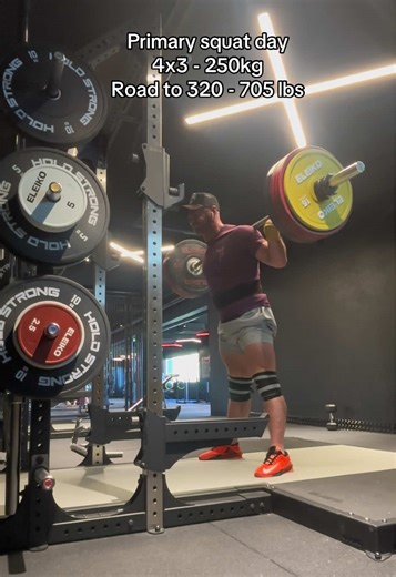 Last week of this strength accumulation phase before getting back under heavy weights again LFG #squat #lifting #powerlifting #fyp #workout