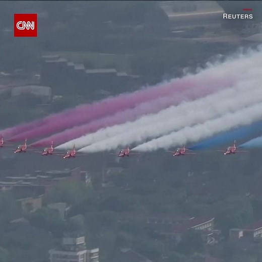 215K views · 1.1K shares | The UK’s Red Arrows perform a flypast over the quiet streets of London to mark 75 years since WWII ended in Europe on VE Day https://cnn.it/3cfRxCP | CNN International | Facebook