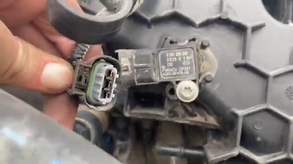 Manifold Absolute Pressure (MAP) Sensor Lincoln MKC 2.0L 2015-2018 Location and Replacement