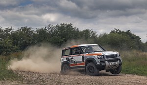 Bowler Defender : le Land Rover version course !