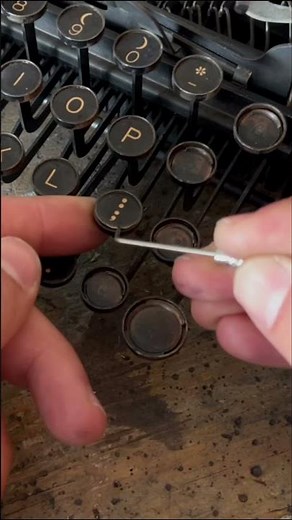 Removing Glass Typewriter Keys For Cleaning - 1939 Royal Arrow #vintage #restoration